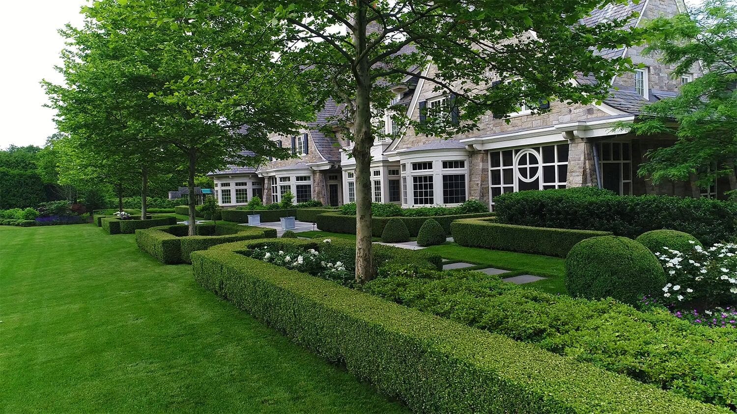Landscape of the Month: A Modern Estate by Hoffman Landscapes