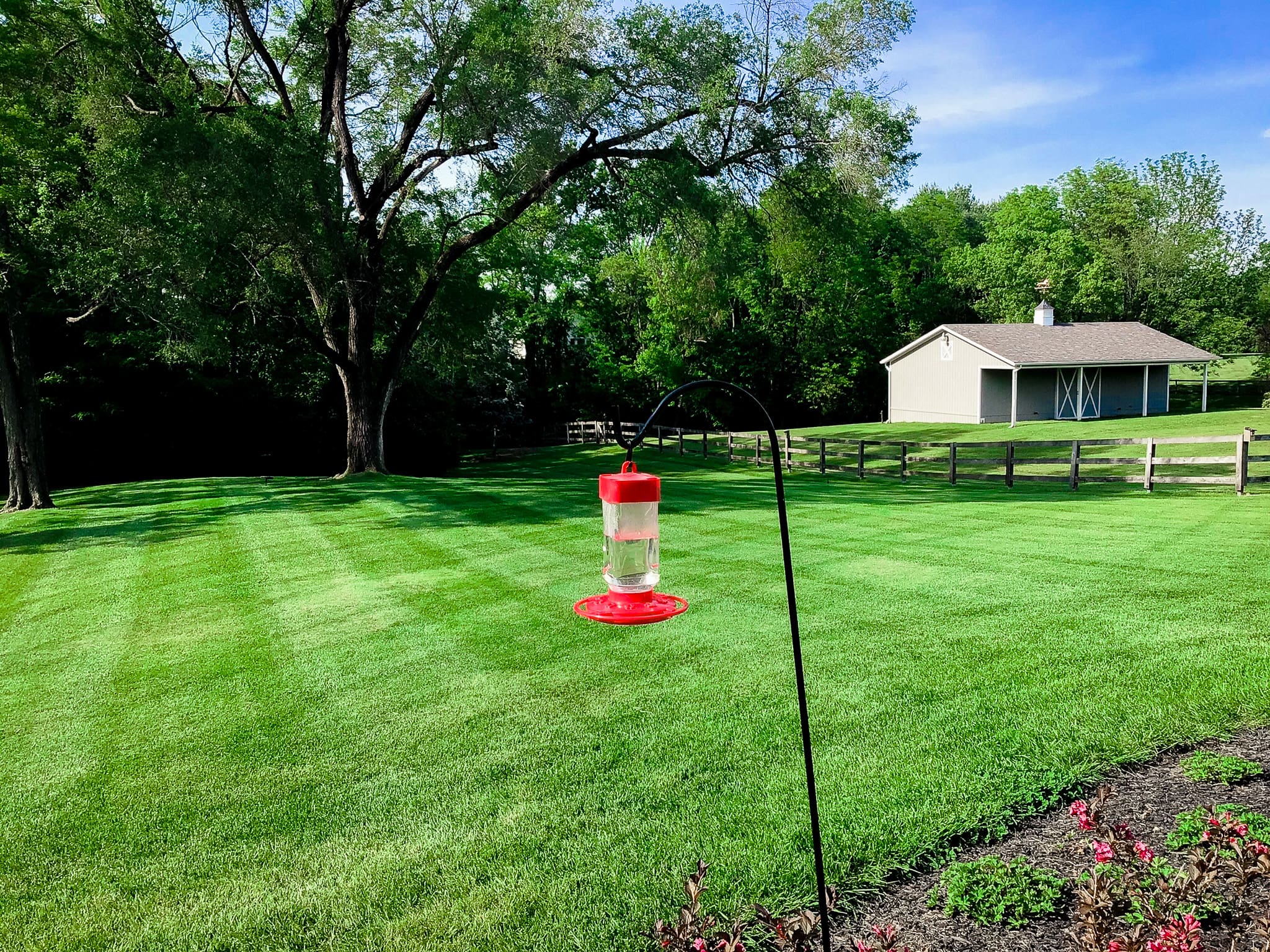 Landscapes of the Month: Combining Rural Charm With a Manicured Lawn ...